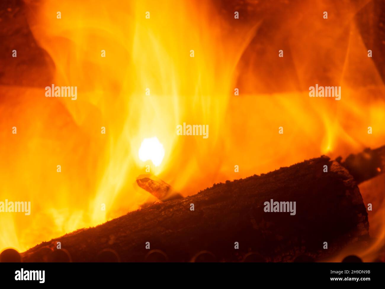 Flames in a log fire fireplace Stock Photo - Alamy
