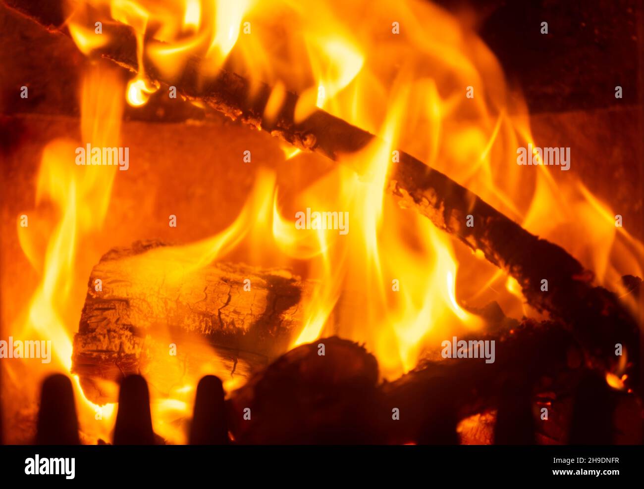 Fireplace log hi-res stock photography and images - Alamy
