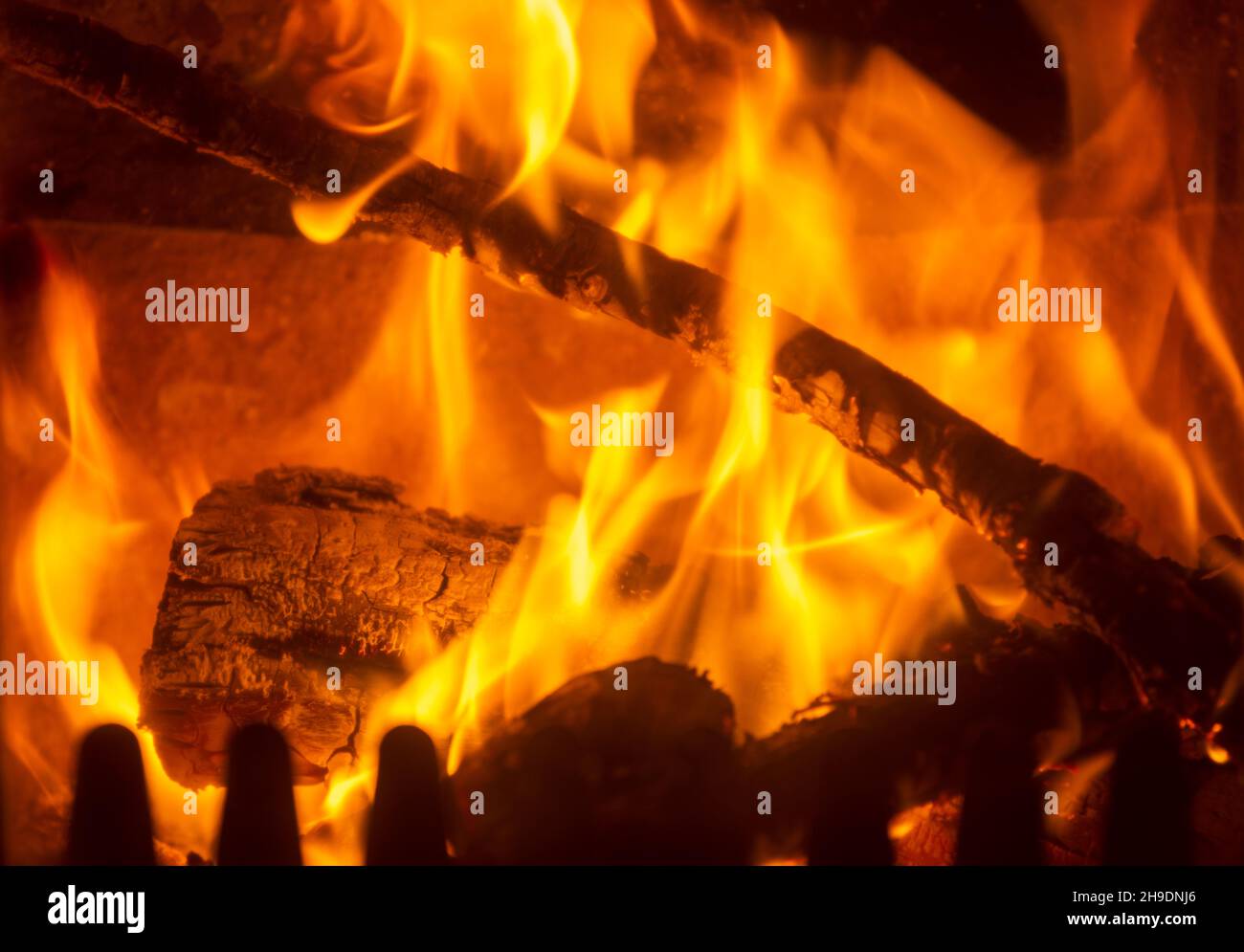 Fireplace log hi-res stock photography and images - Alamy