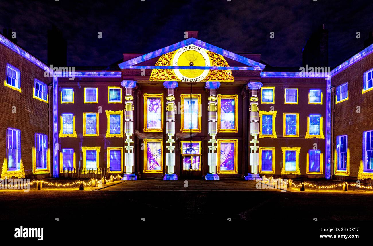 Projections on buildings hi-res stock photography and images - Alamy