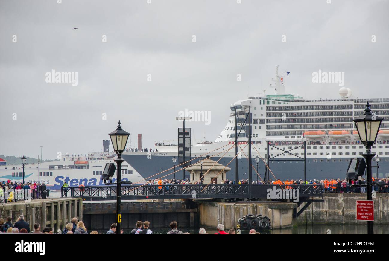 3 Ships at Liverpool docks Stock Photo - Alamy
