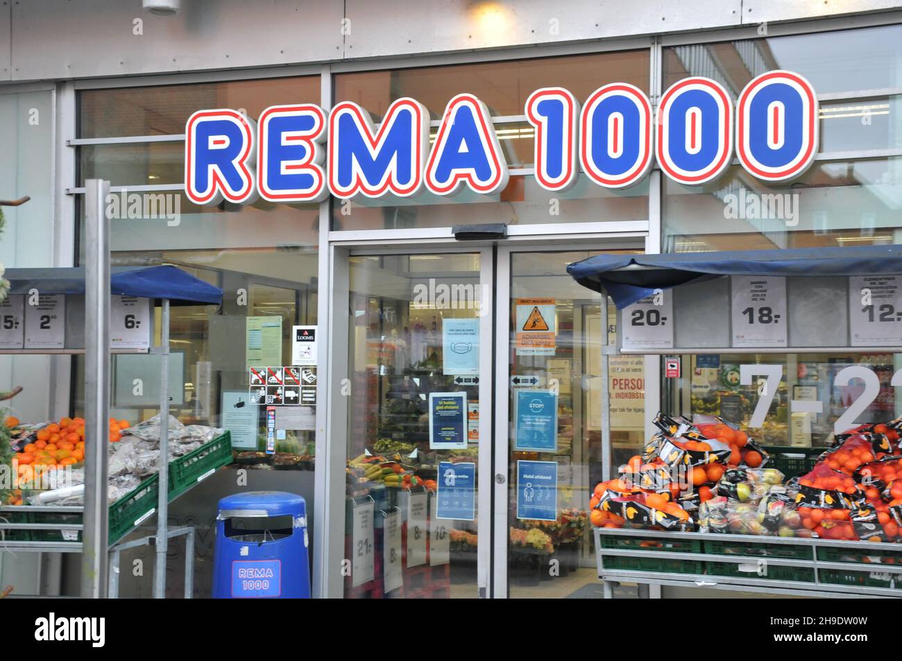 Rema 100 food market hi-res stock photography and images - Alamy