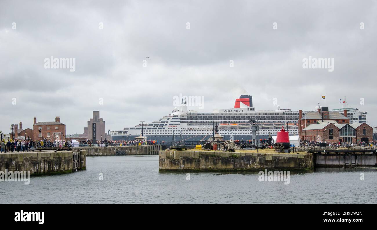 3 Ships at Liverpool docks Stock Photo - Alamy