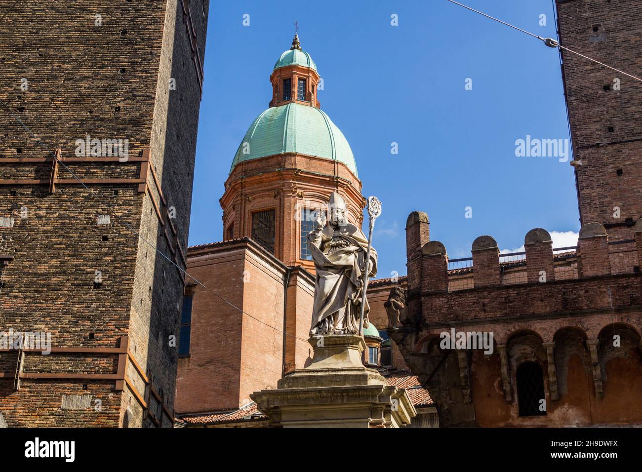 Saint petronius statue hi-res stock photography and images - Alamy