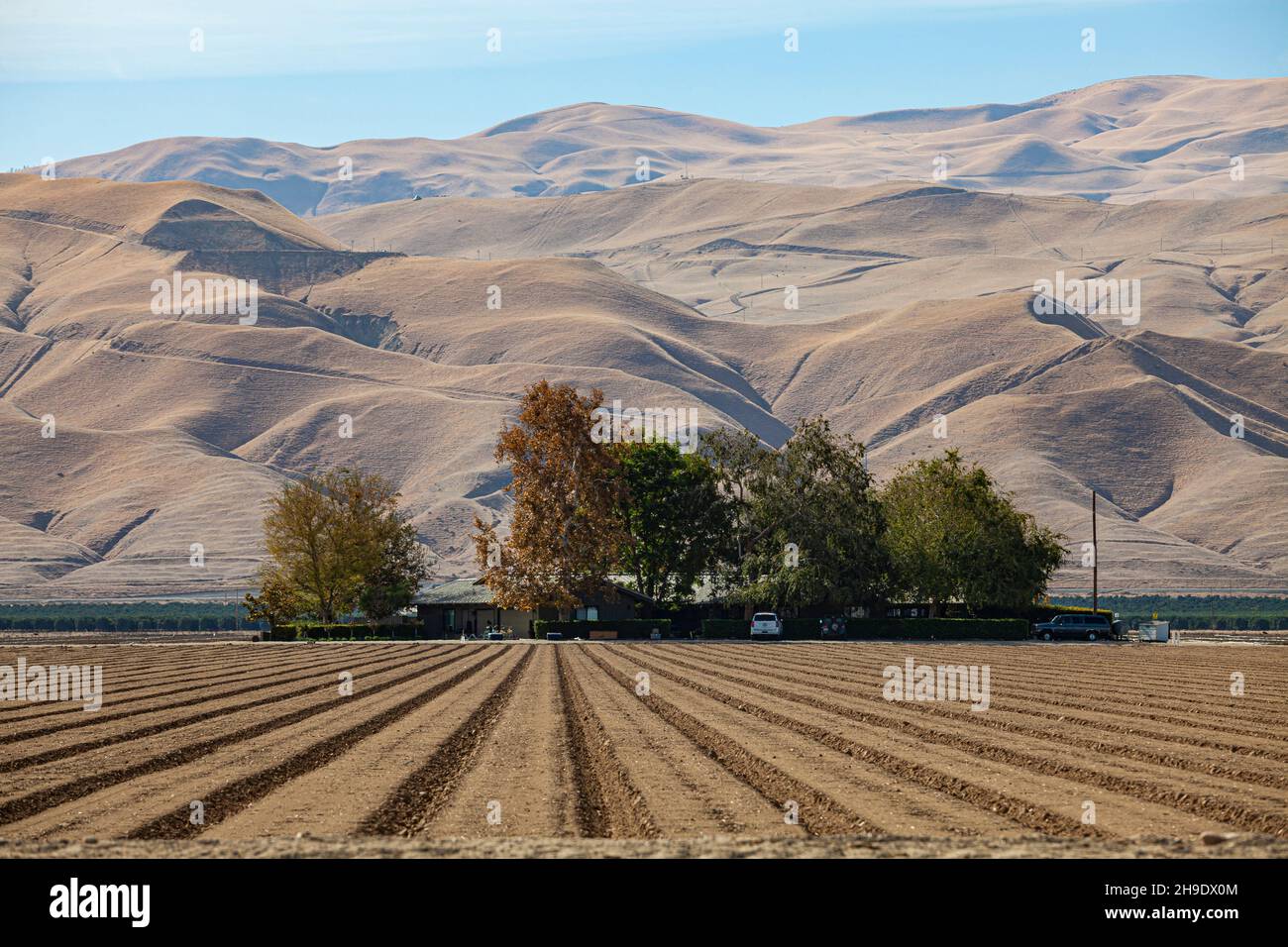 Fallow crop field on farm near Maricopa, route 166, Kern County ...