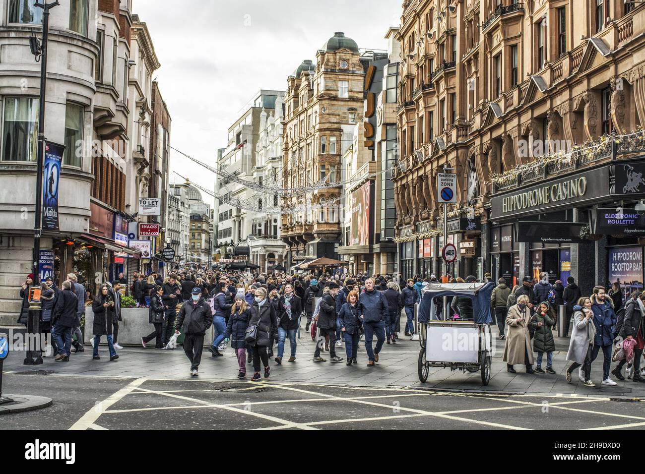 Busy street in London, December 2021 Stock Photo - Alamy