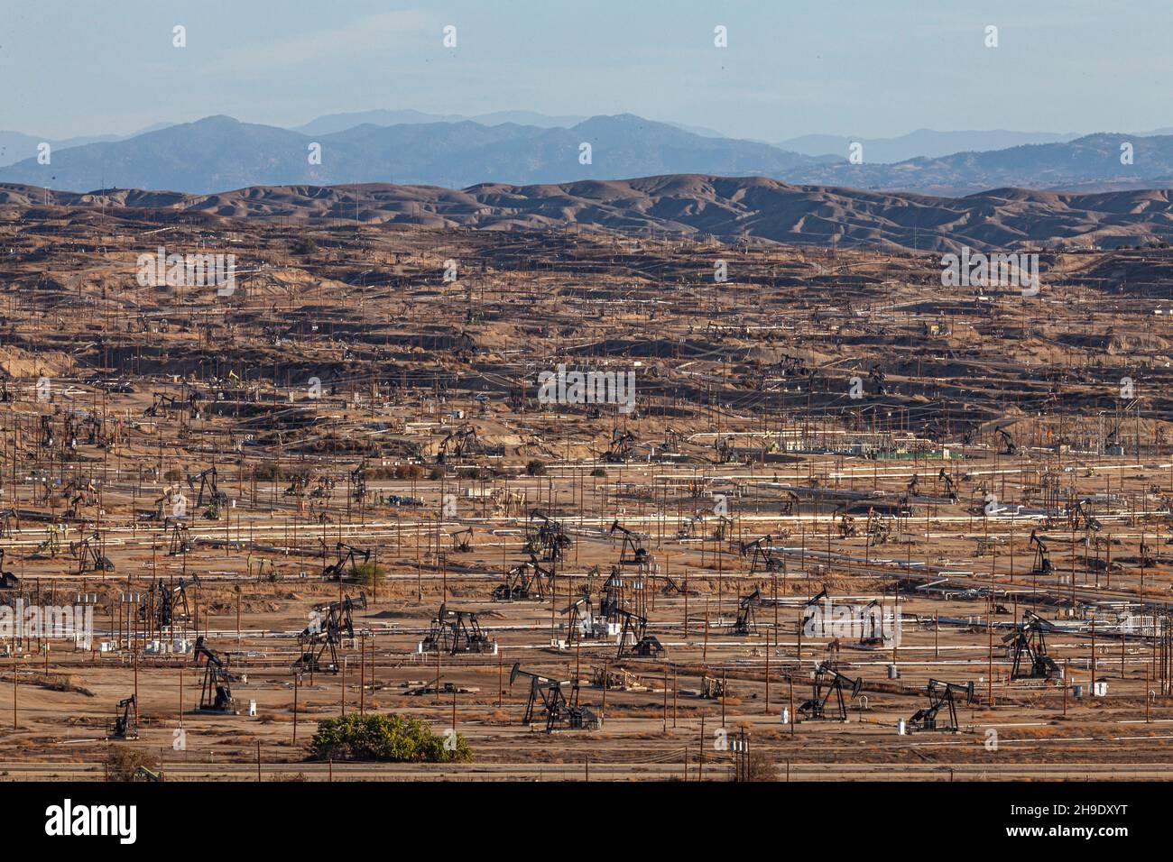 Kern River Oil Field in Bakersfield, the oil field is the third largest ...