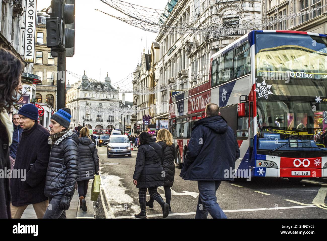 Busy street in London, December 2021 Stock Photo - Alamy
