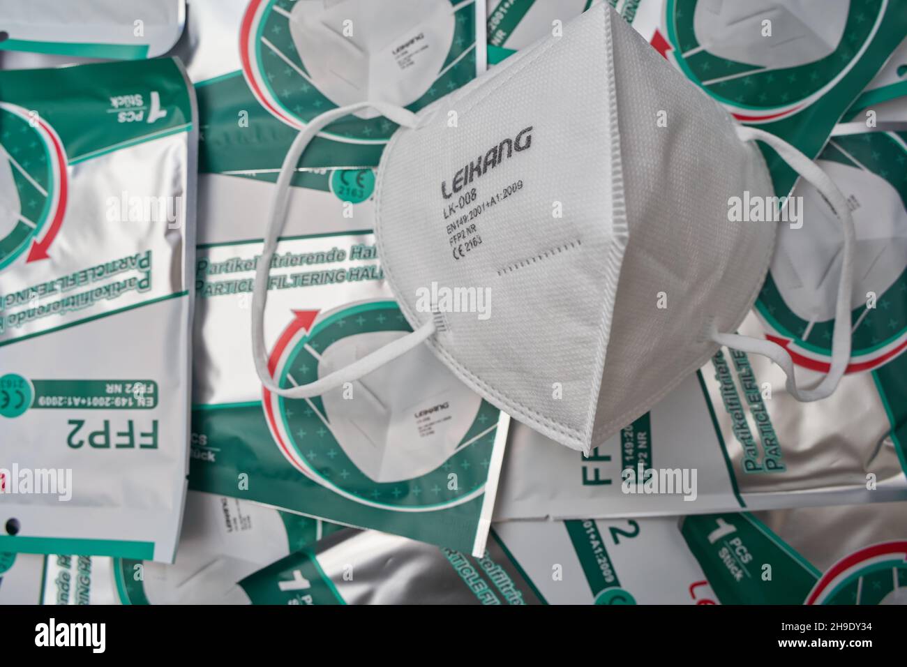 Fpp2 face mask hi-res stock photography and images - Alamy