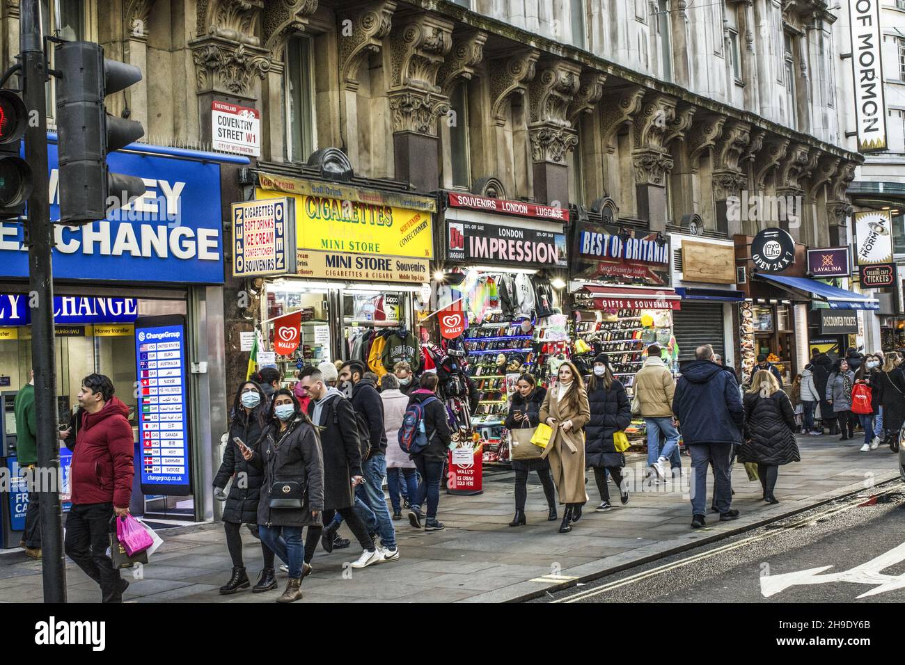 Busy street in London, December 2021 Stock Photo - Alamy