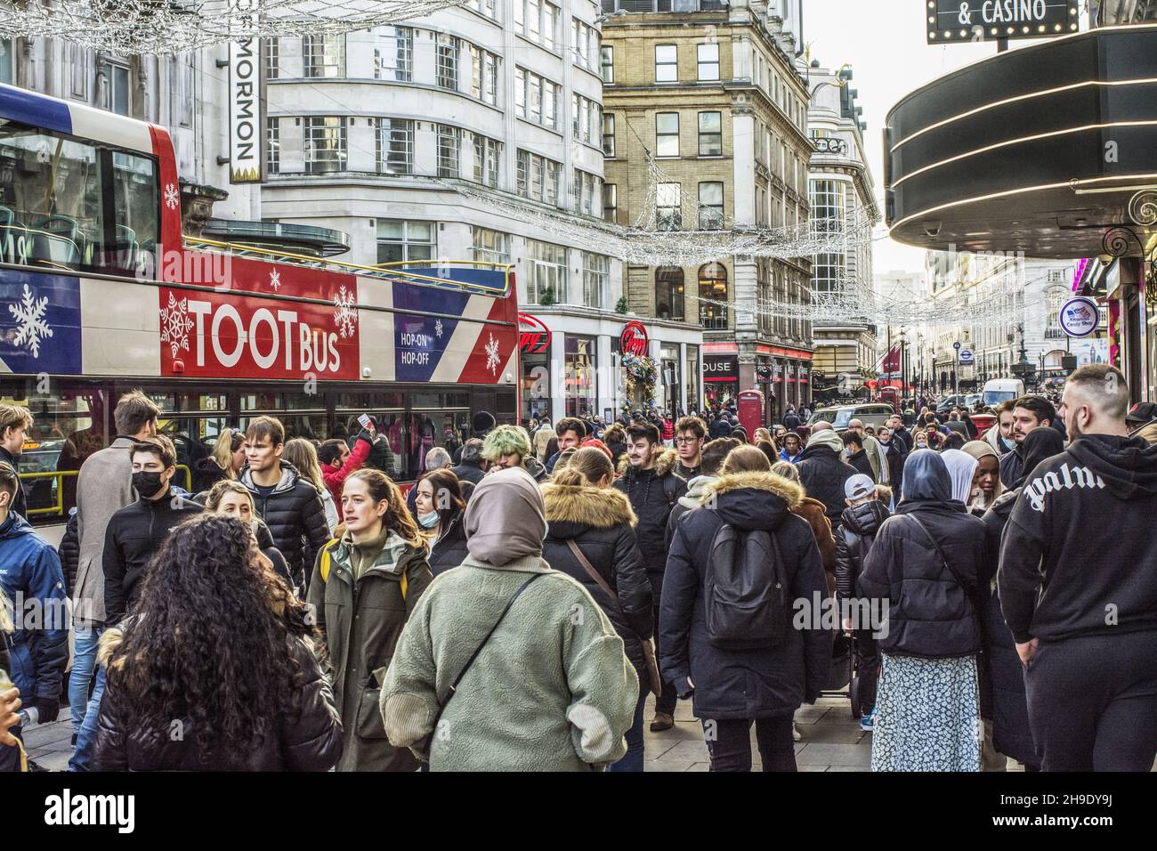 Busy street in London, December 2021 Stock Photo - Alamy