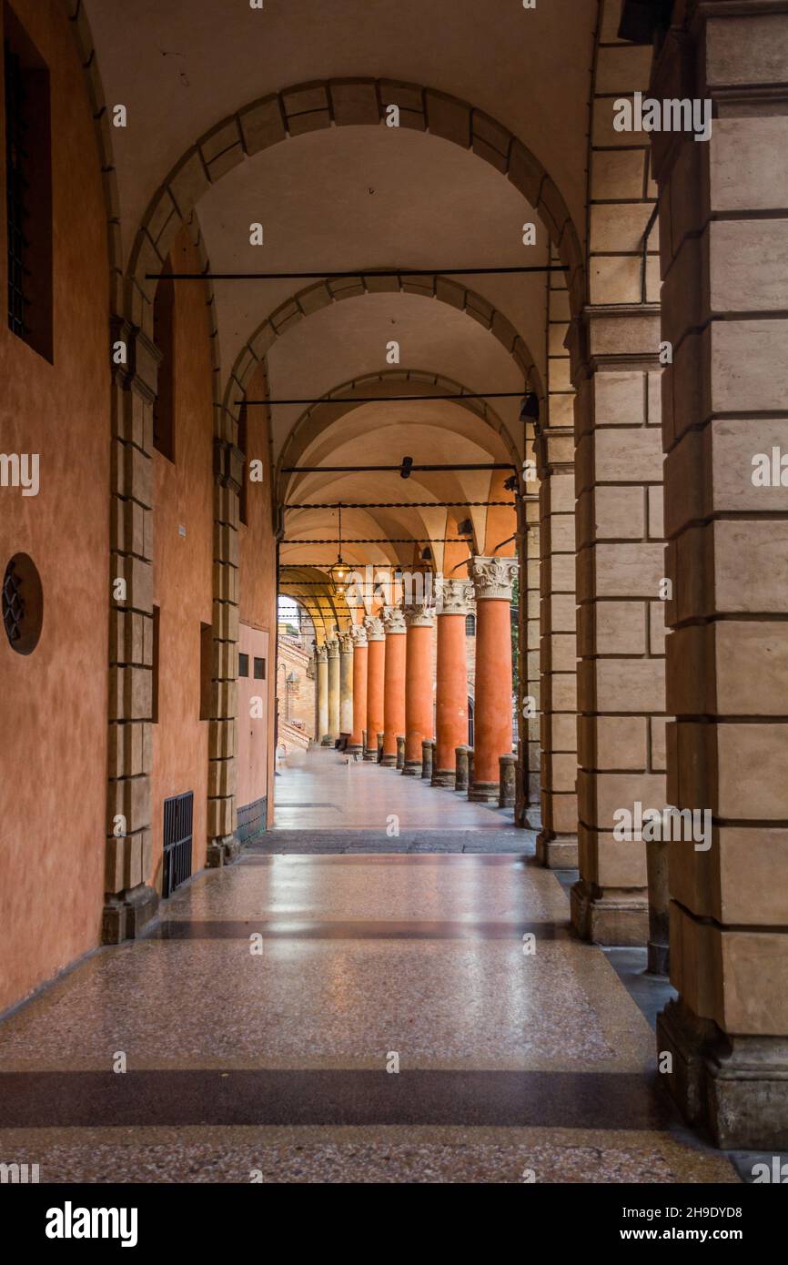Portico bologna italy hi-res stock photography and images - Alamy