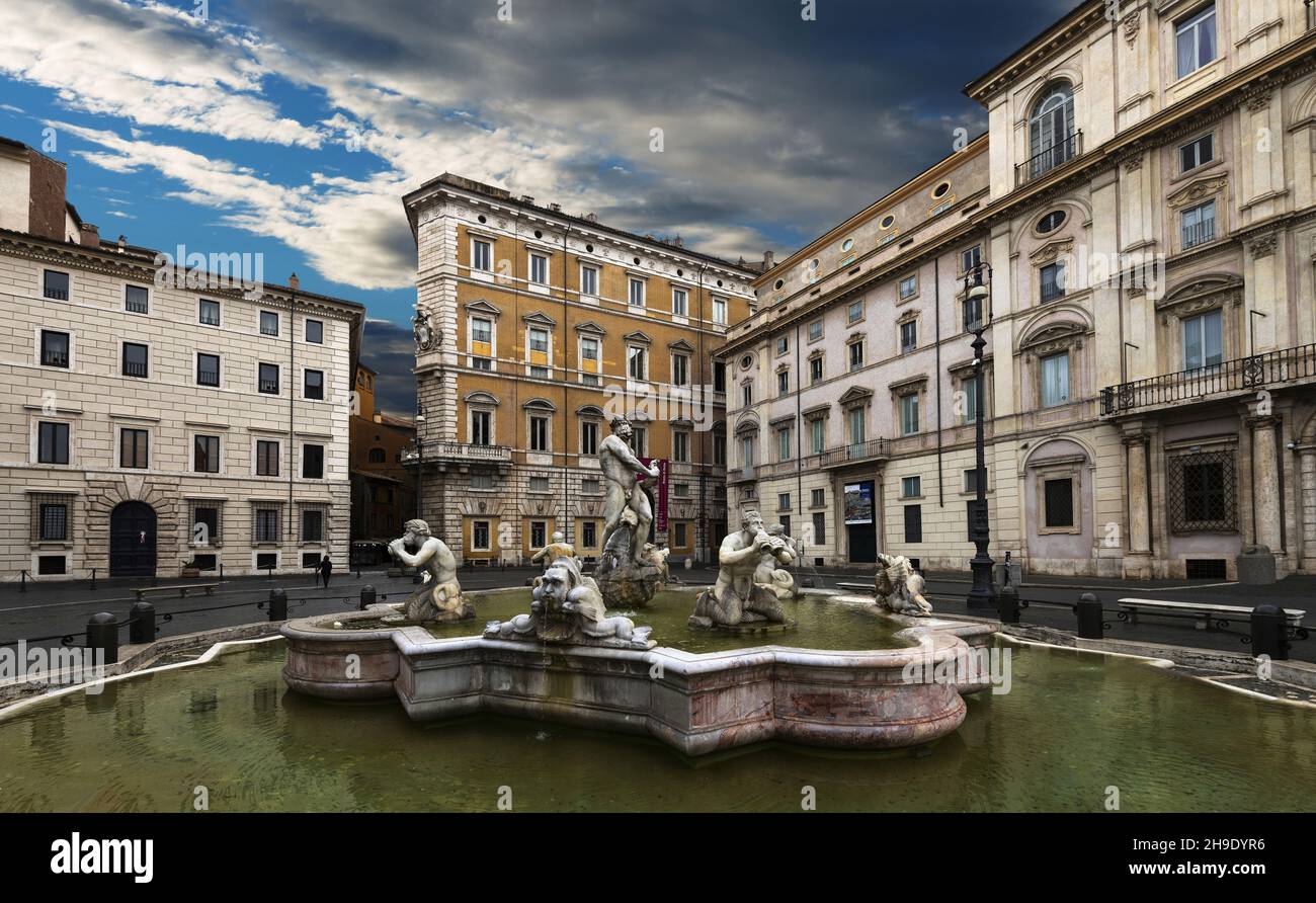 Fountain del Moro in Rome Stock Photo - Alamy