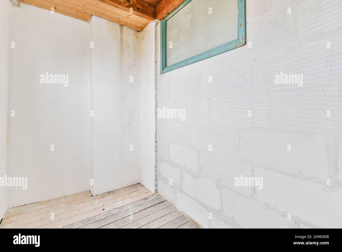 Unrepaired hi-res stock photography and images - Alamy