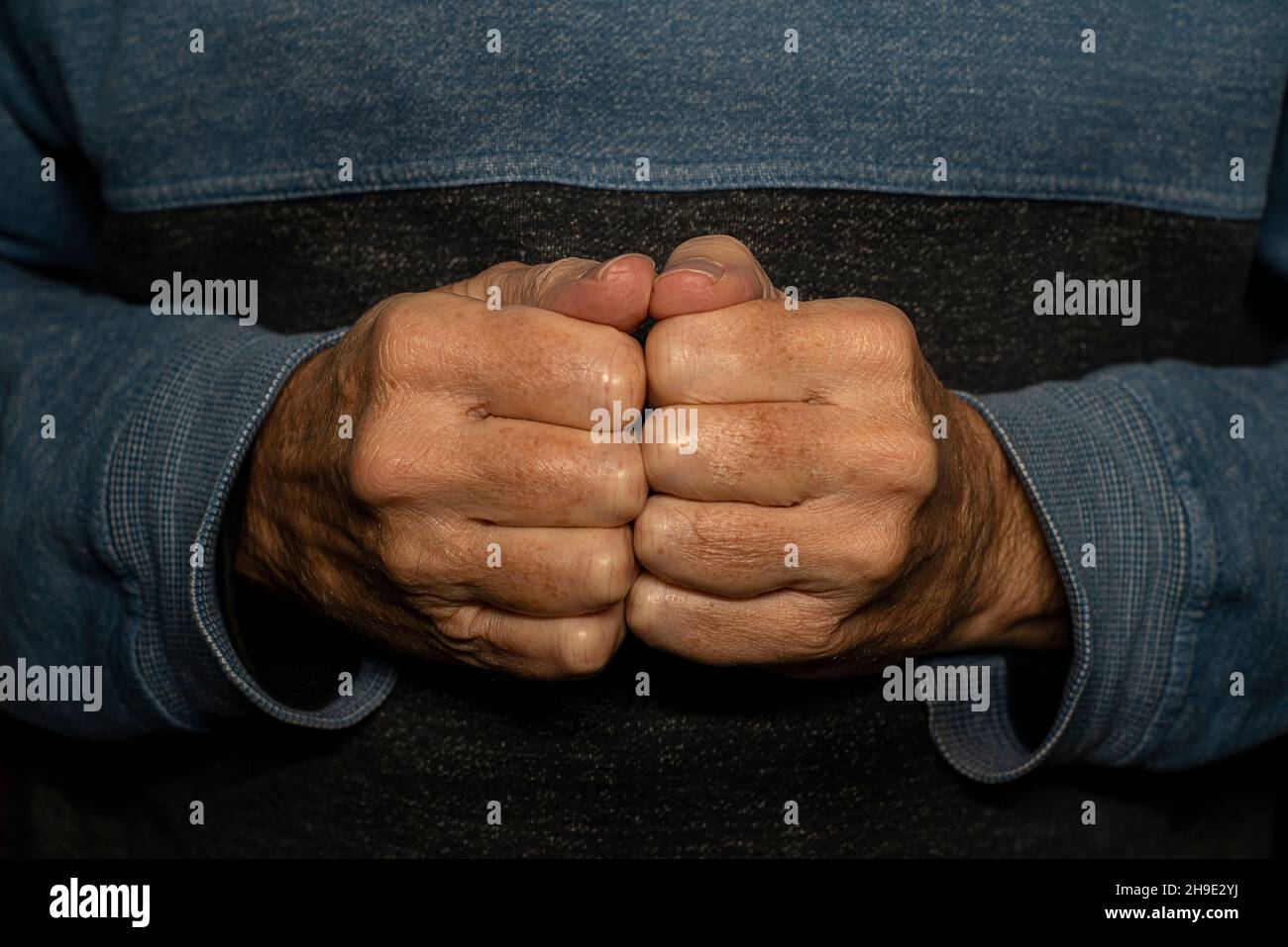 Fingers interlinked hi-res stock photography and images - Alamy