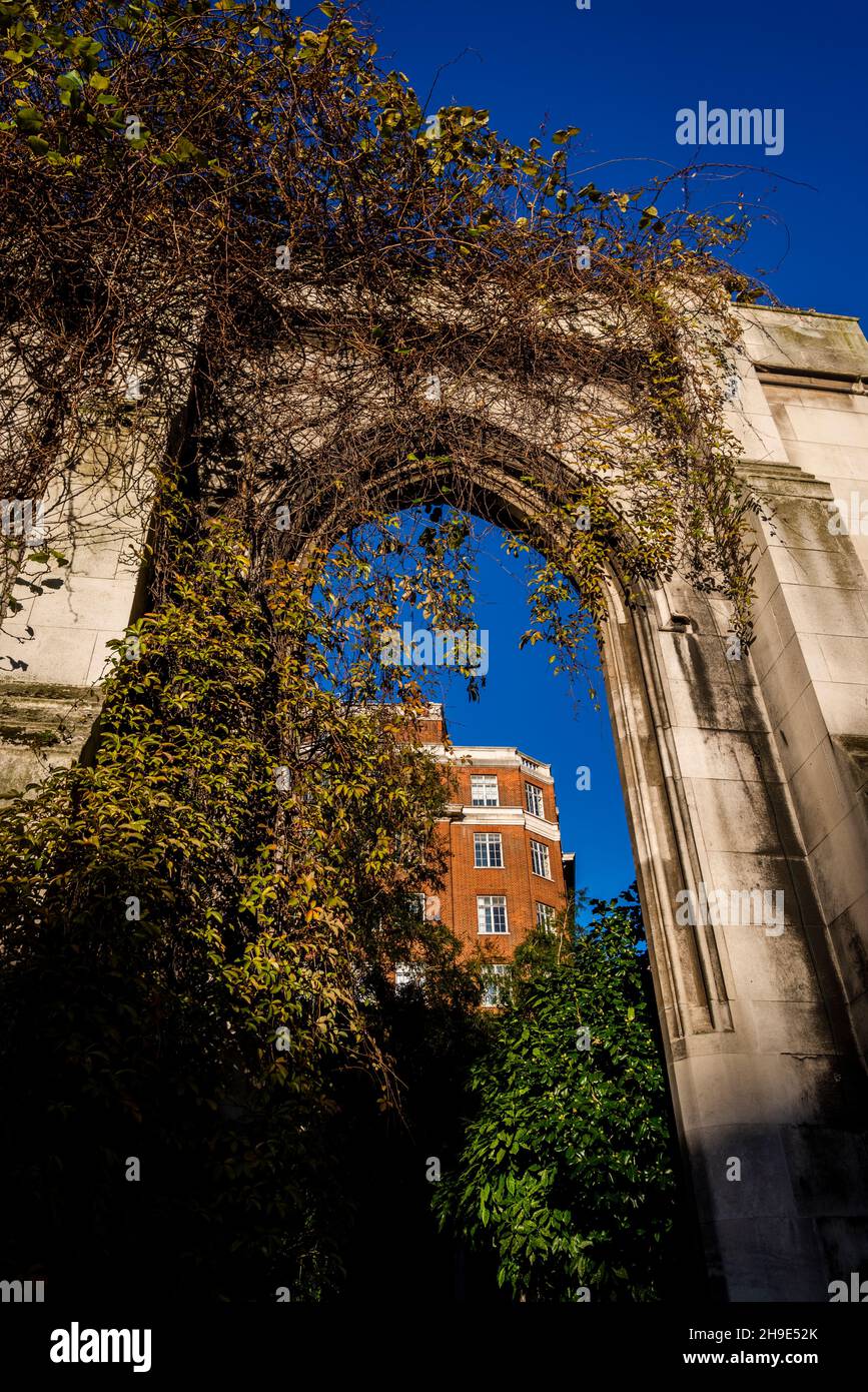 St Dunstan in the East Church Garden set within the ruins of a Wren ...