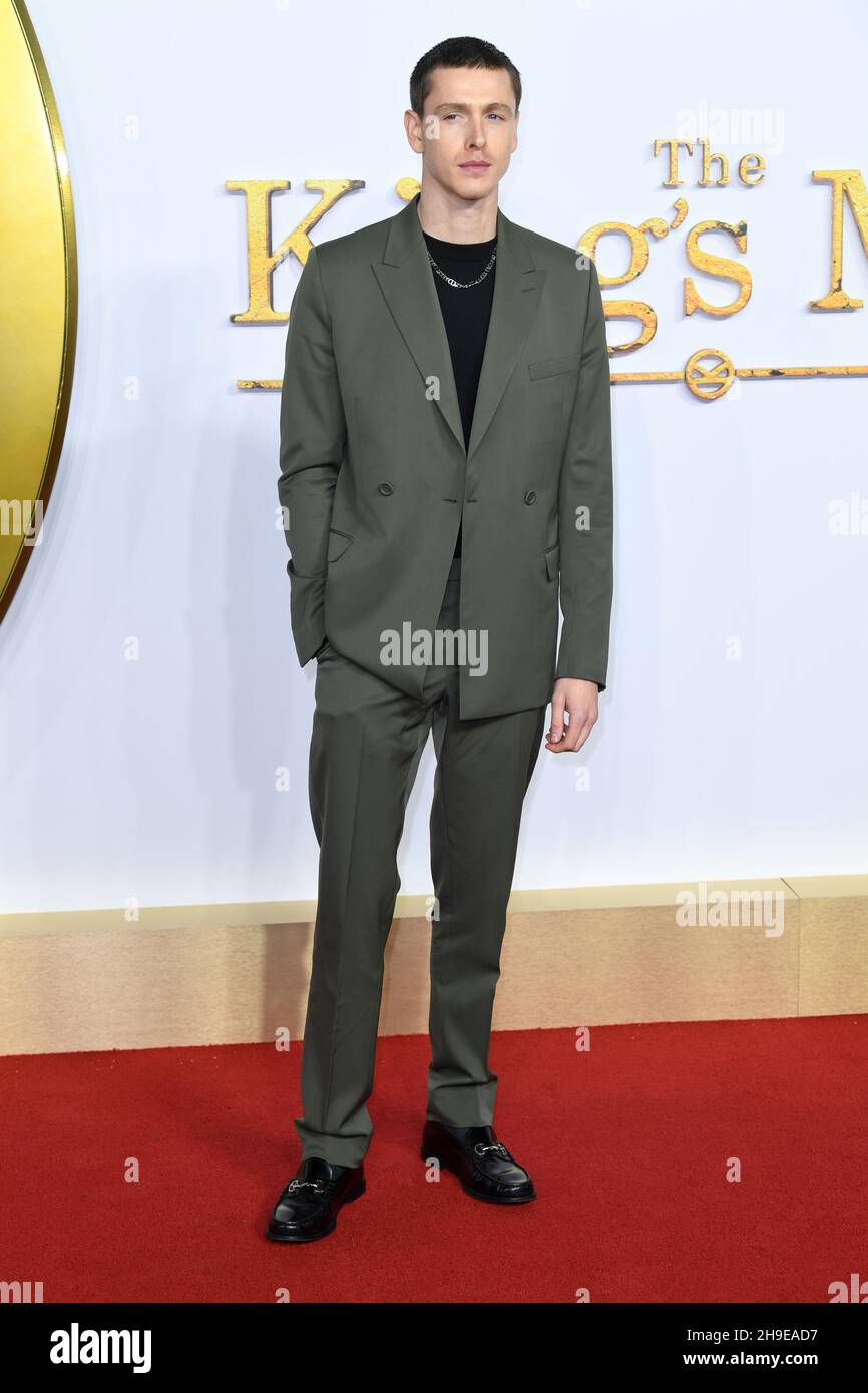 December 6th, 2021. London, UK. Harris Dickinson attending The King's ...