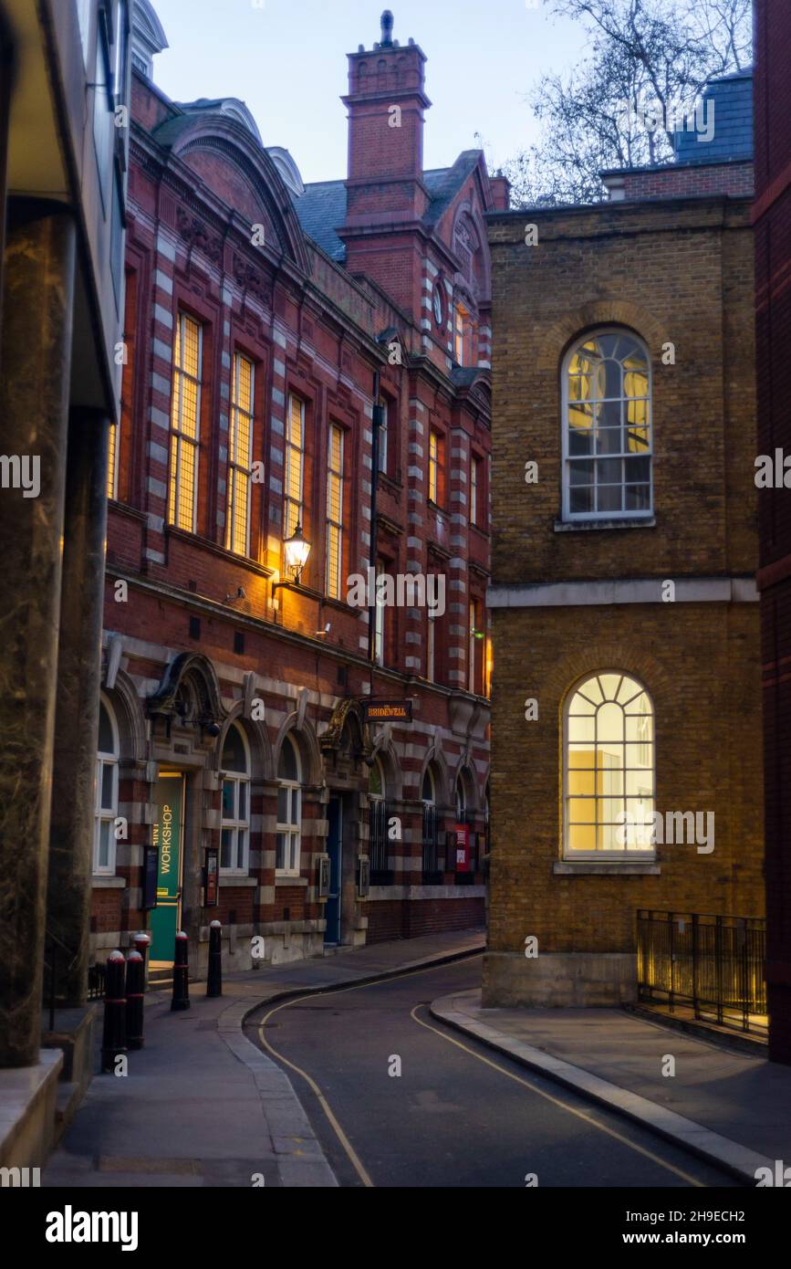 Atmospheric narrow street, Bride Lane EC4, London, England, UK Stock ...