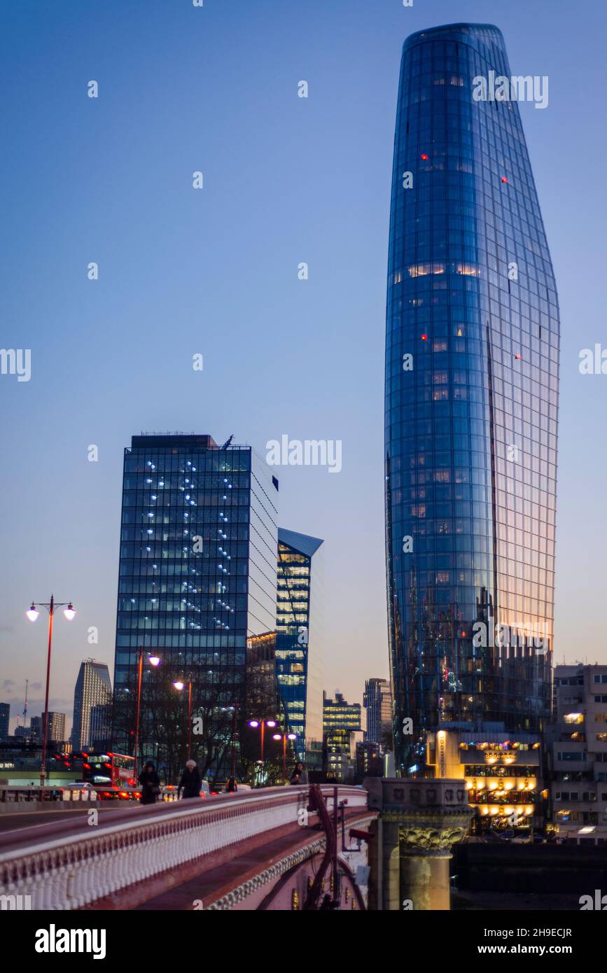 Boomerang building london hi-res stock photography and images - Alamy
