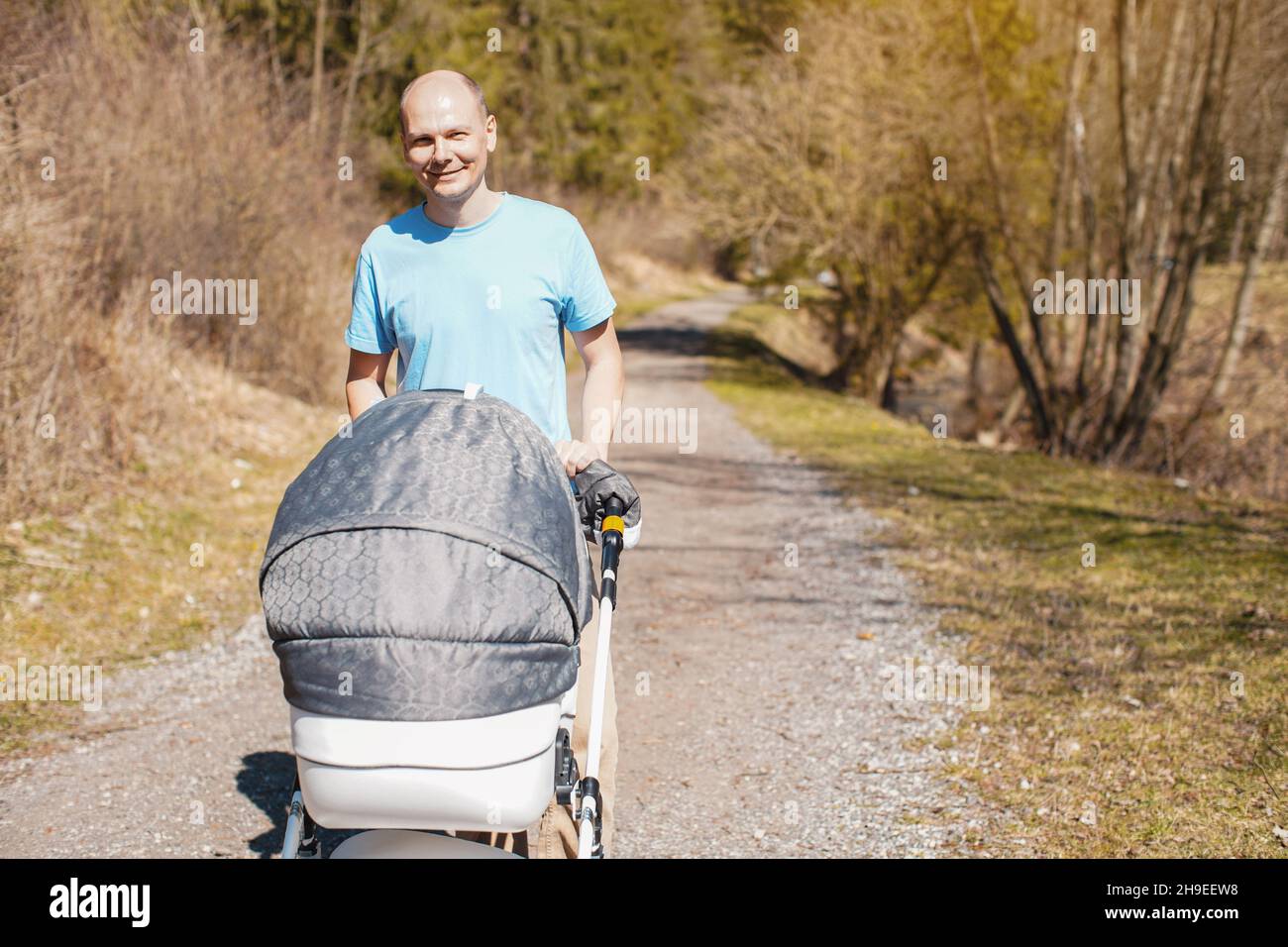 Man pushing buggy hi-res stock photography and images - Alamy