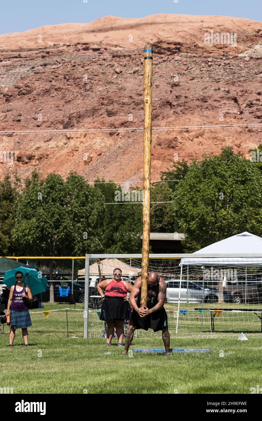 Caber Toss Scotland High Resolution Stock Photography and Images - Alamy
