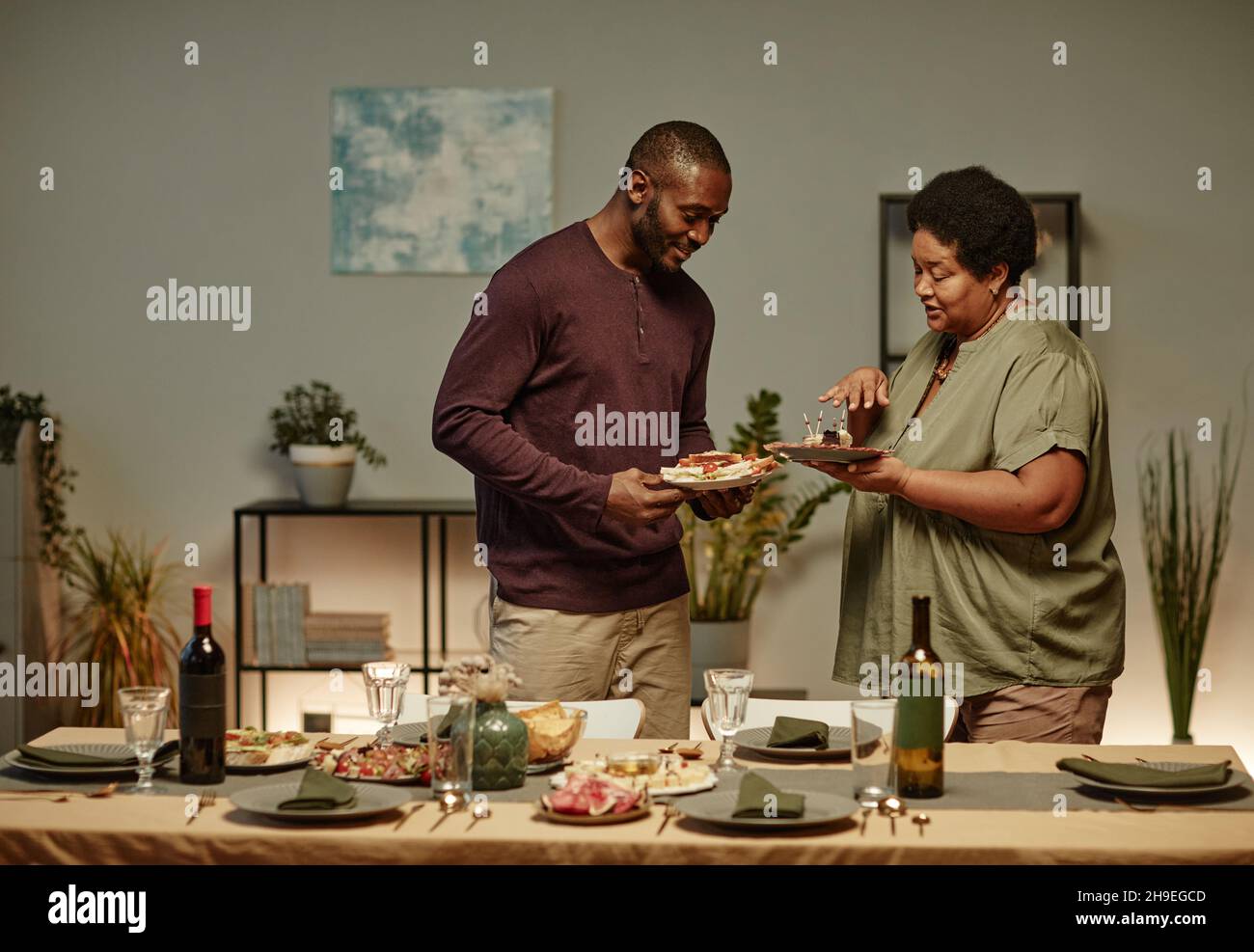 Senior black couple wine hi-res stock photography and images - Alamy