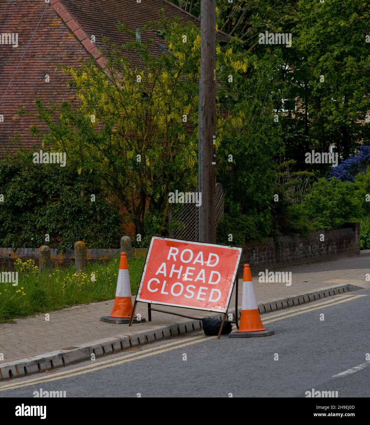 Road ahead closed. Road sign Stock Photo - Alamy