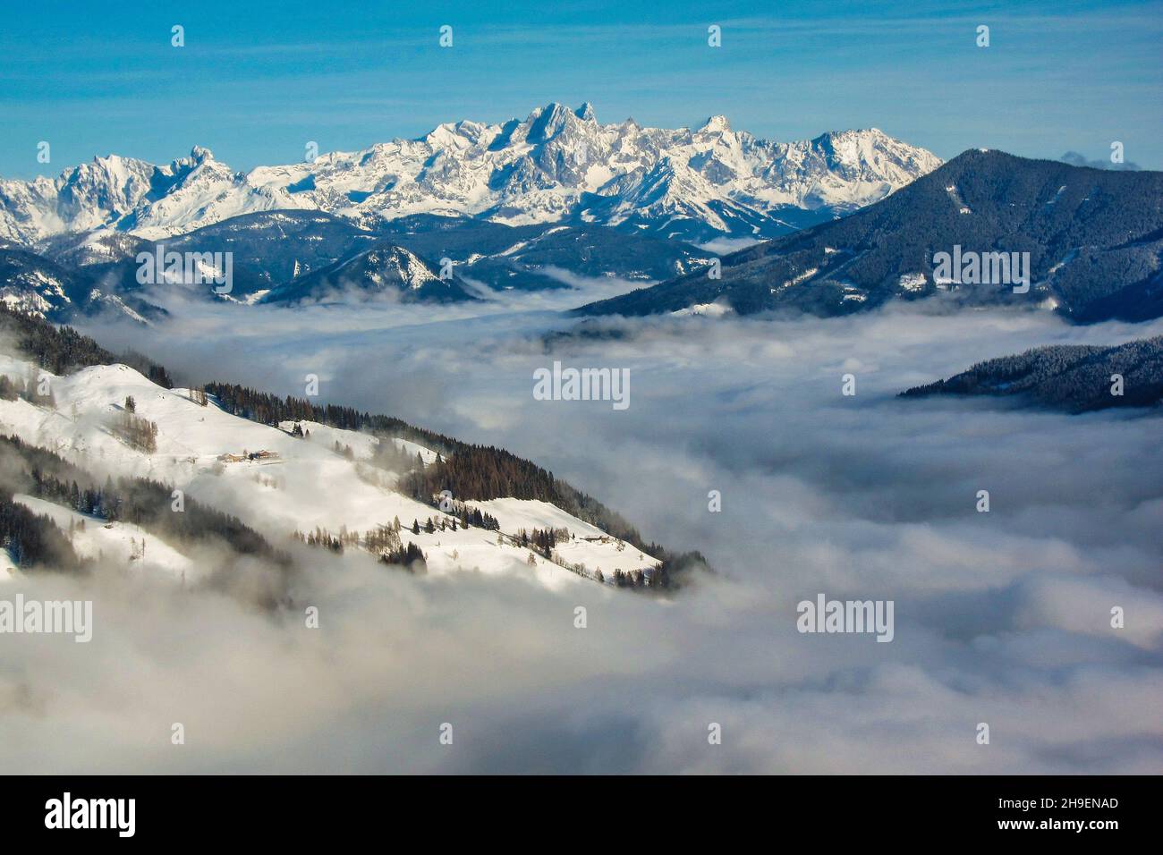Beautiful idyllic winter landscape, stunning mountain range, snowy ...