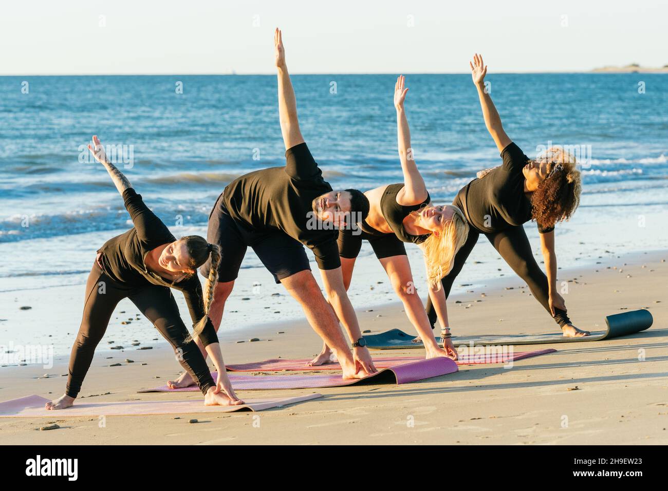 Adult beach group hi-res stock photography and images - Alamy