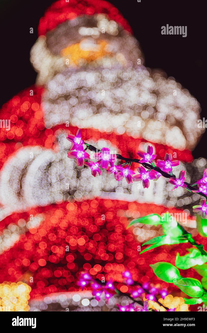 Worlds largest santa claus hi-res stock photography and images - Alamy