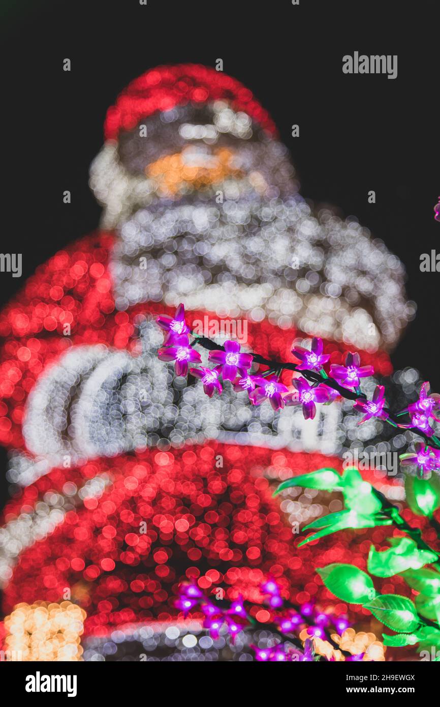 Worlds largest santa claus hi-res stock photography and images - Alamy