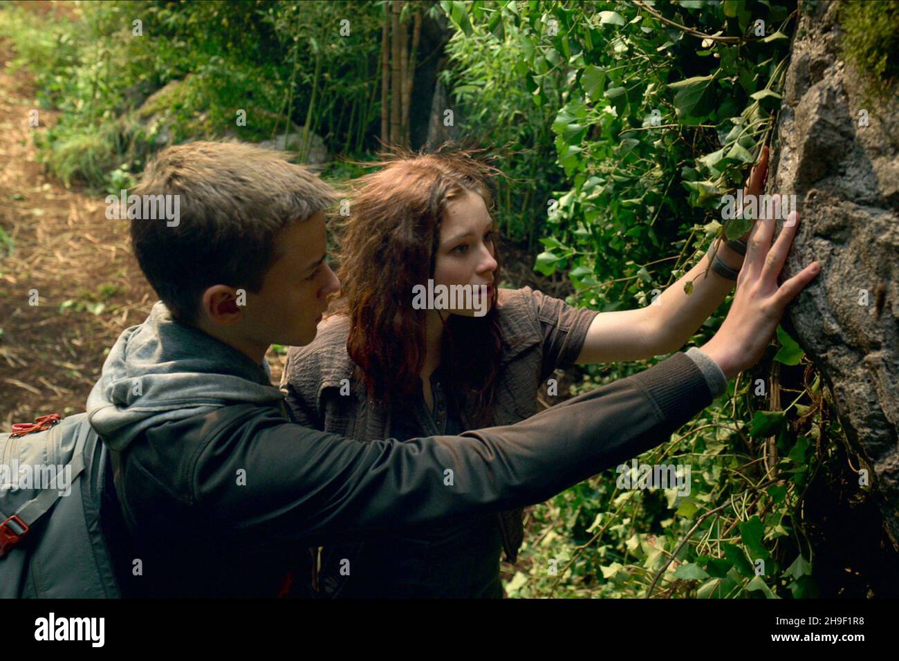 LOST IN SPACE, from left: Maxwell Jenkins, Mina Sundwall, Contact ...