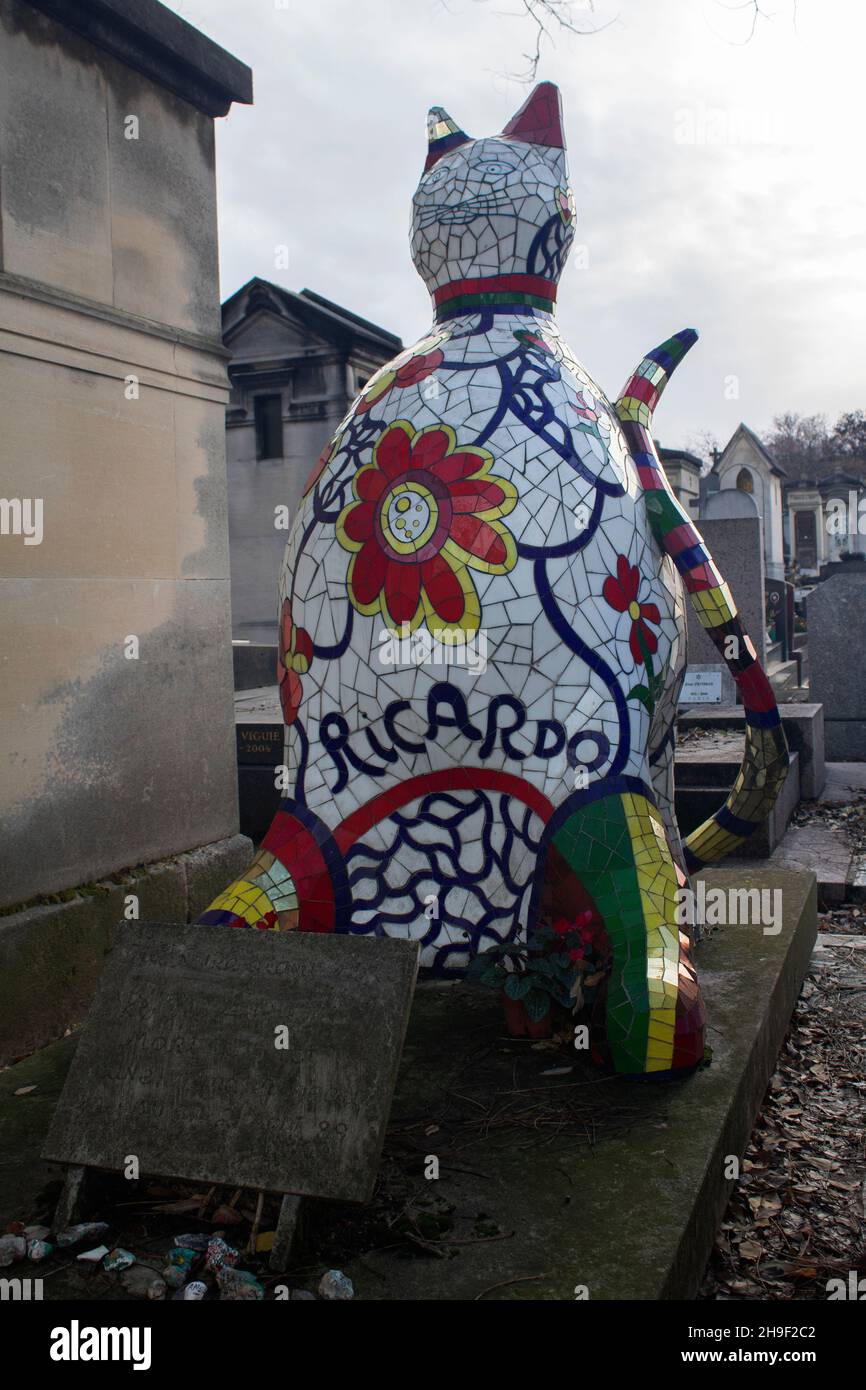 A Cat For Ricardo, the grave of Ricardo Menon a sculpture by Niki de ...