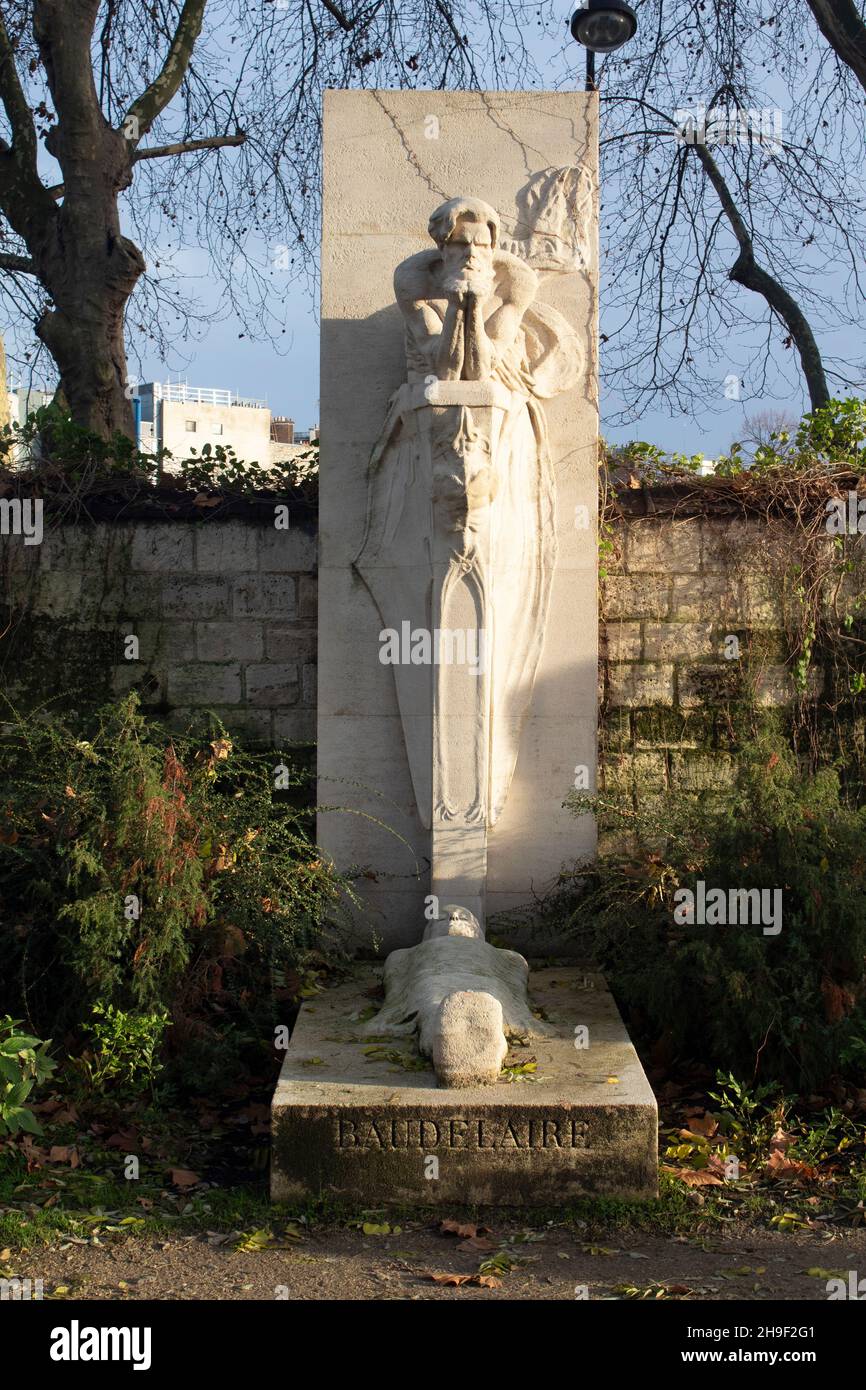 Baudelaire statue hi-res stock photography and images - Alamy