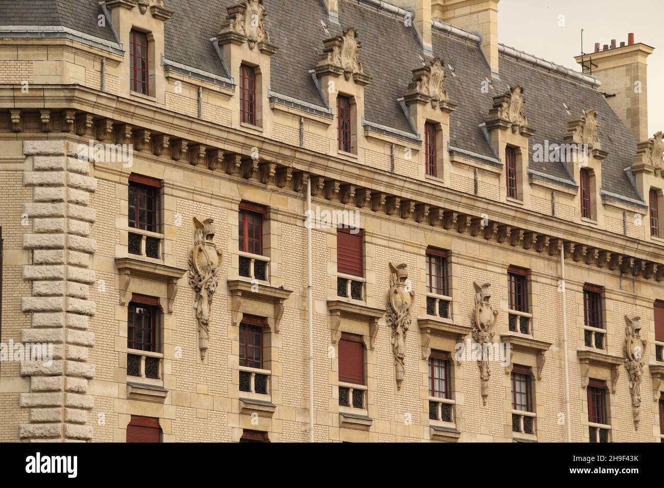 Beautiful architectural view of a building in Paris. France Stock Photo ...