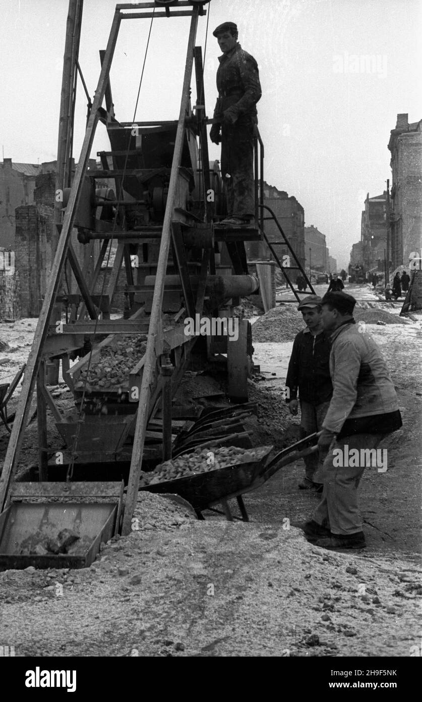 Warsaw buildings ww2 Black and White Stock Photos & Images - Alamy