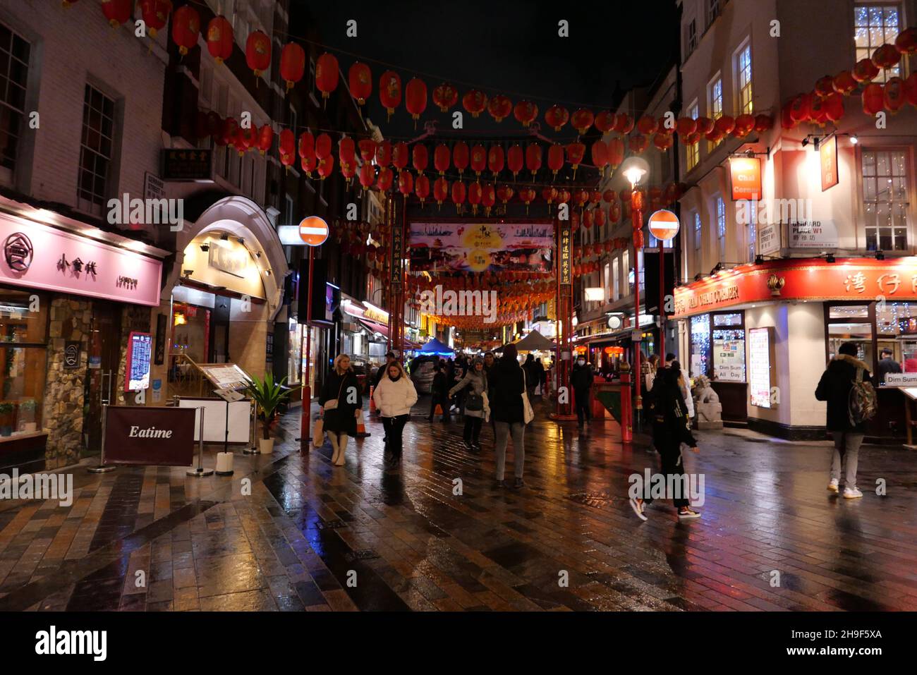 Explore London's Chinatown neighbourhood , with it's authentic ...