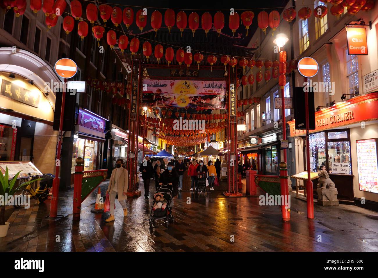 Explore London's Chinatown neighbourhood , with it's authentic ...