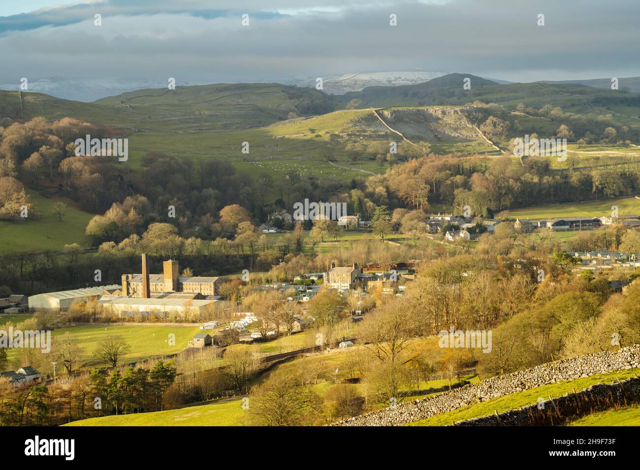 Walking above Langcliffe near Settle in the Yorkshire Dales Stock Photo ...