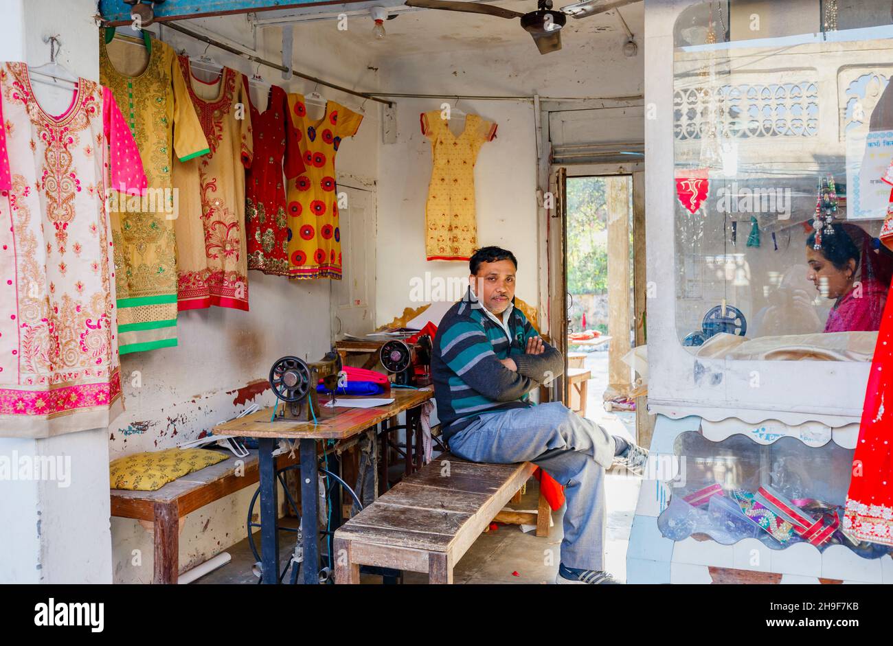 Indian tailors sewing machine hi-res stock photography and images - Alamy