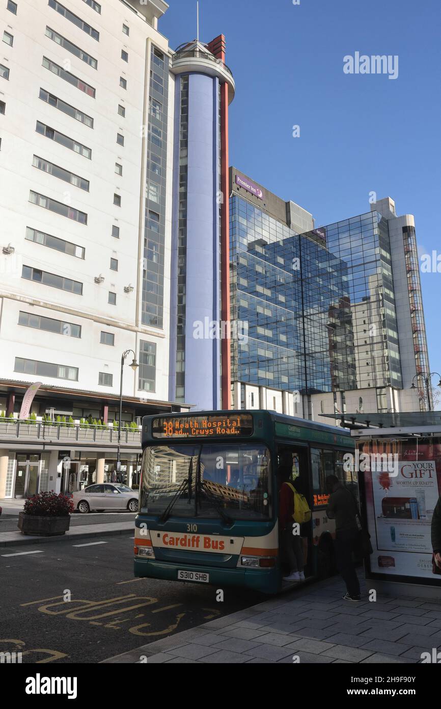 Cardiff bus hi-res stock photography and images - Alamy