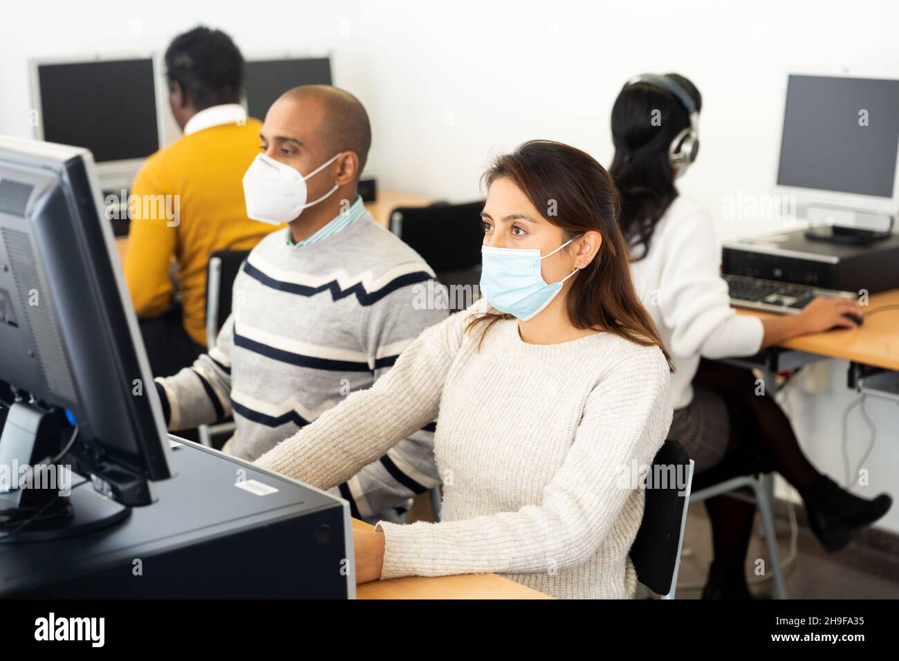 Class room face mask hi-res stock photography and images - Alamy
