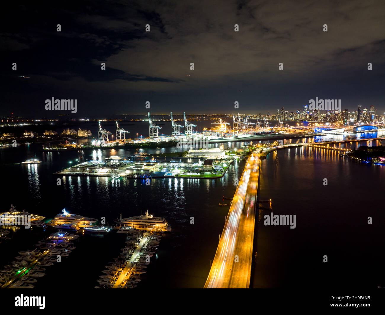 Aerial night miami hi-res stock photography and images - Alamy