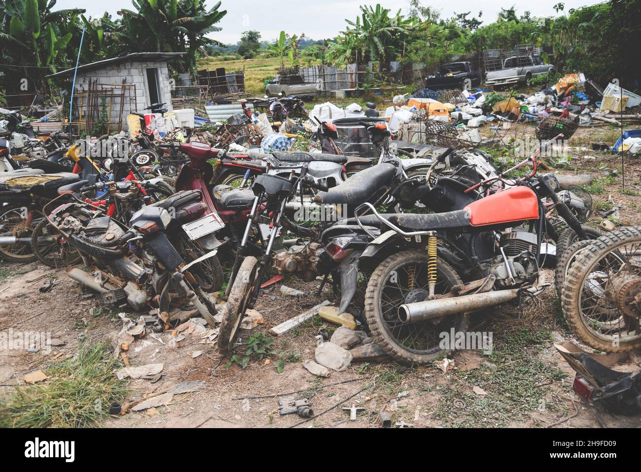 Rusted wheel rims hi-res stock photography and images - Alamy