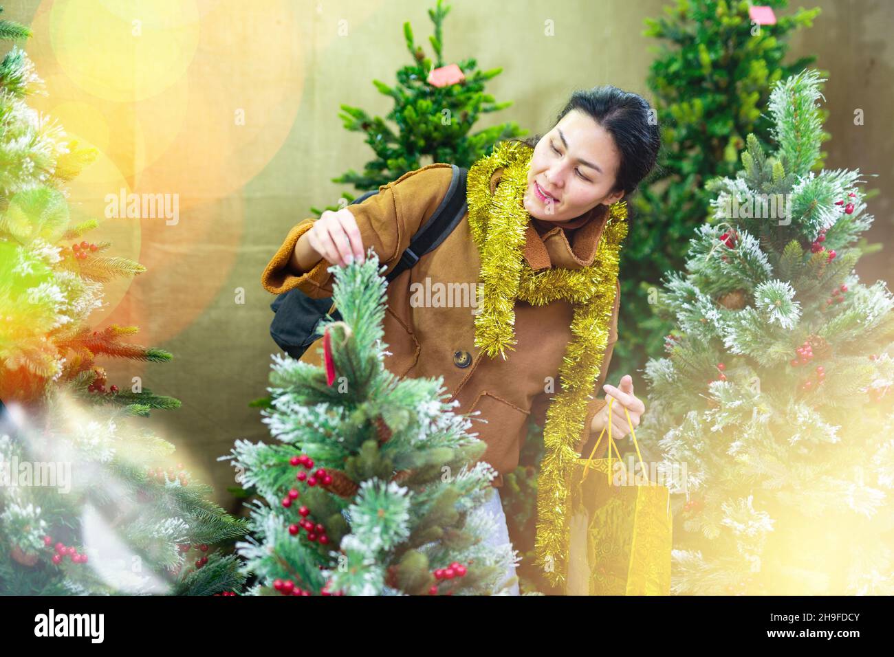 Asian woman christmas fair hi-res stock photography and images - Alamy
