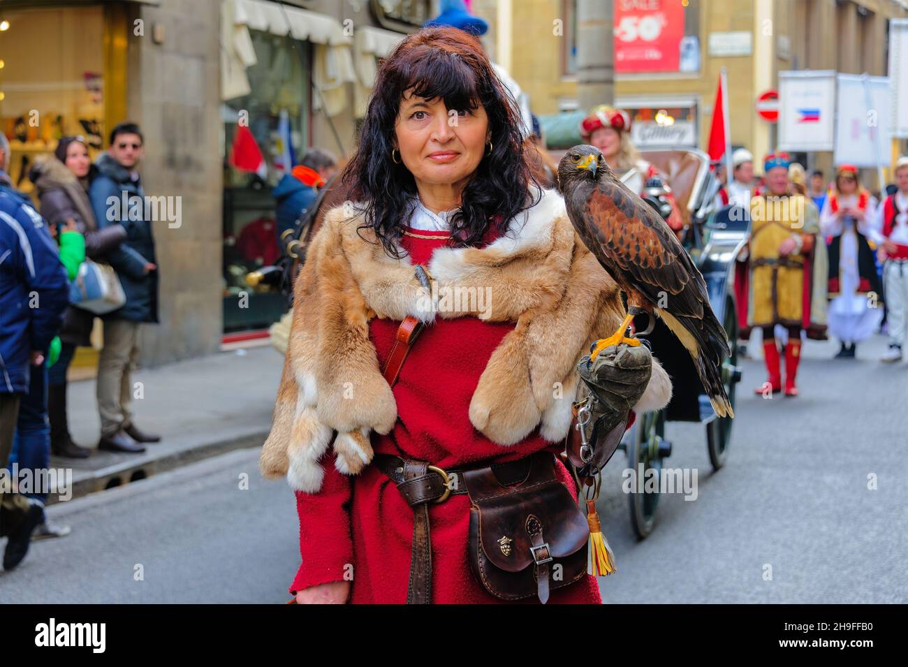 Medieval falconry hi-res stock photography and images - Alamy