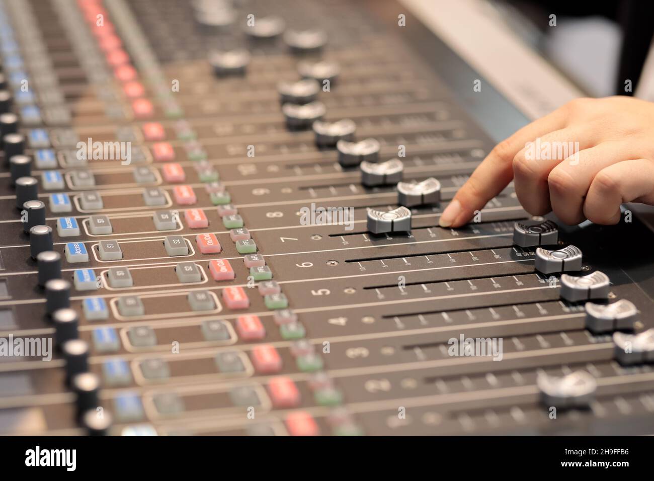 Hand mixer hi-res stock photography and images - Alamy