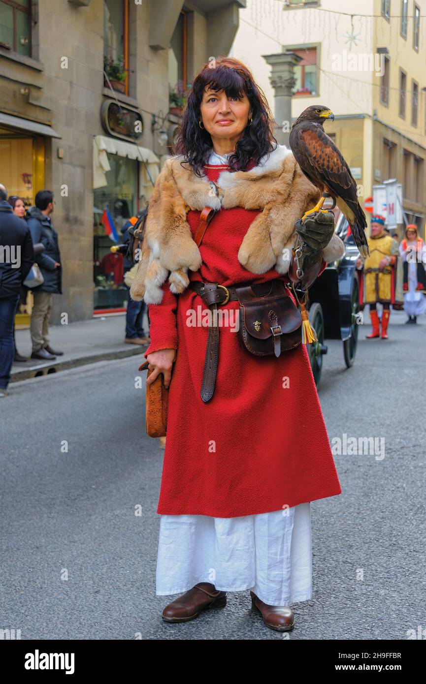 Medieval falconry hi-res stock photography and images - Alamy