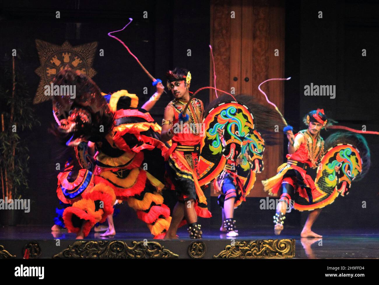 Tari jaranan hi-res stock photography and images - Alamy