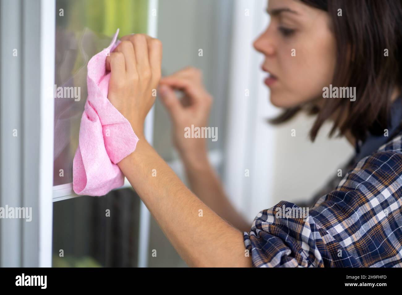 Girl is washing and cleaning the windows Stock Photo - Alamy